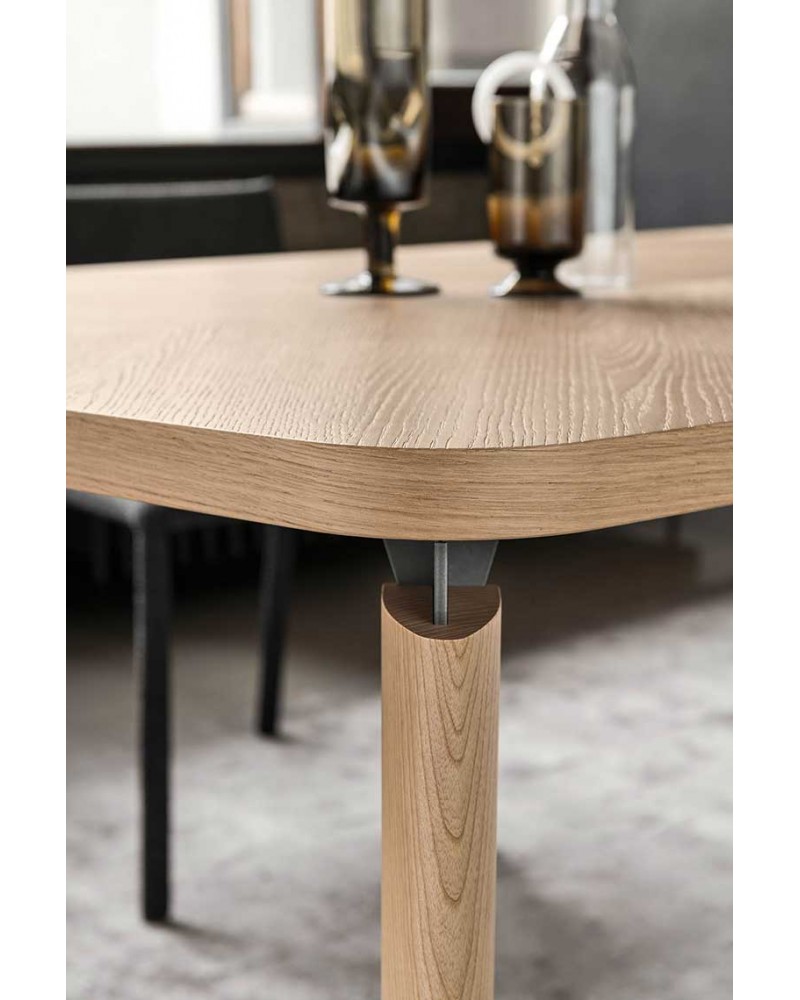 TABLE FYRA by ALF DAFRE